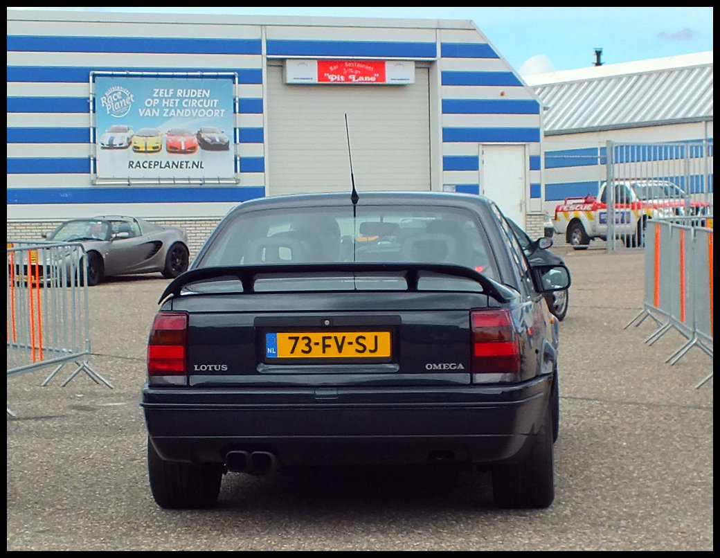 Lotus Omega - historia modelu i jego miejsce w motoryzacji youngtimerów ...